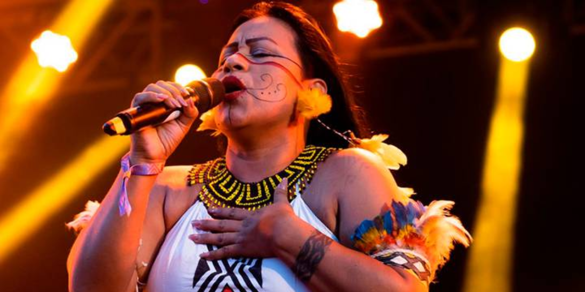 Cantora indígena Djuena Tikuna realiza atividades de integração com ...